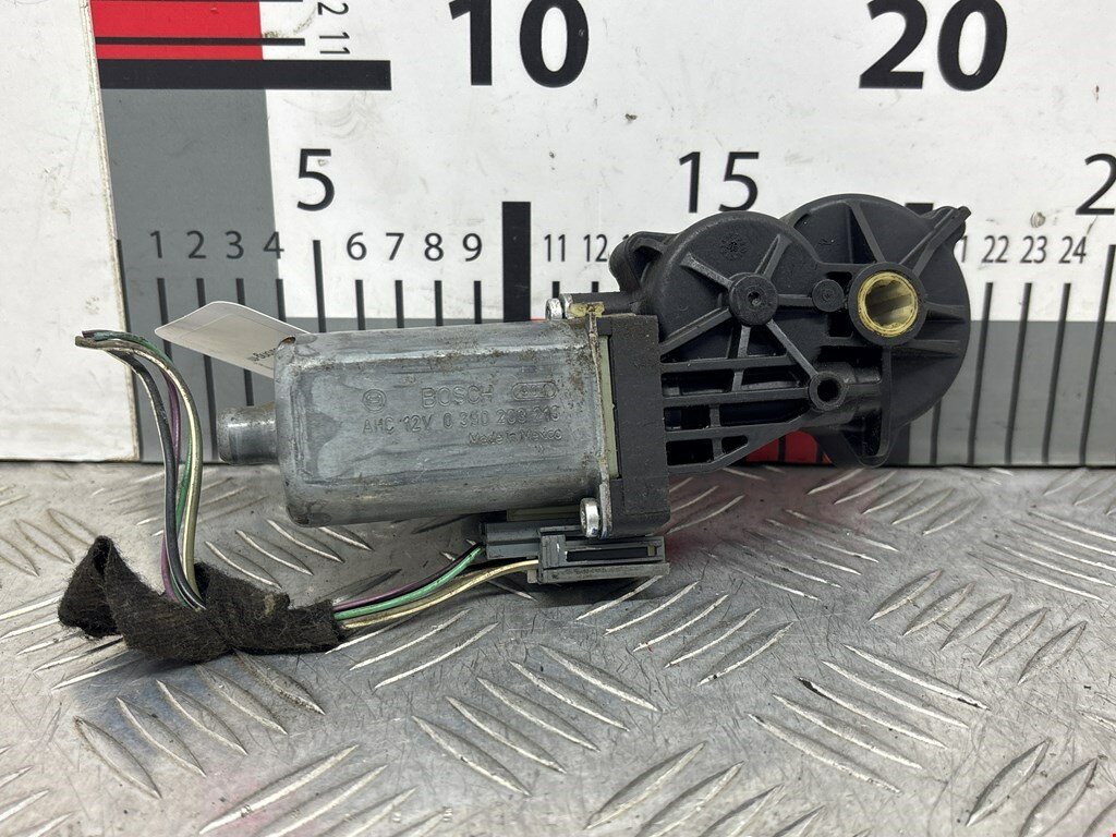 Моторчик регулировки сиденья Mercedes ML-Class (W164) 0390203210 арт. 2253450