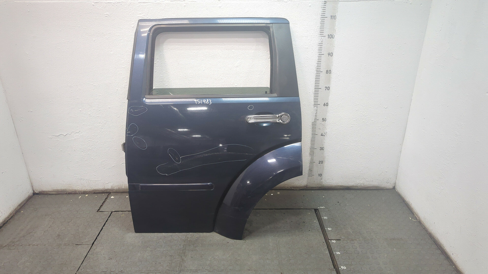 Дверь боковая (легковая) левая задняя Dodge Nitro Б/У