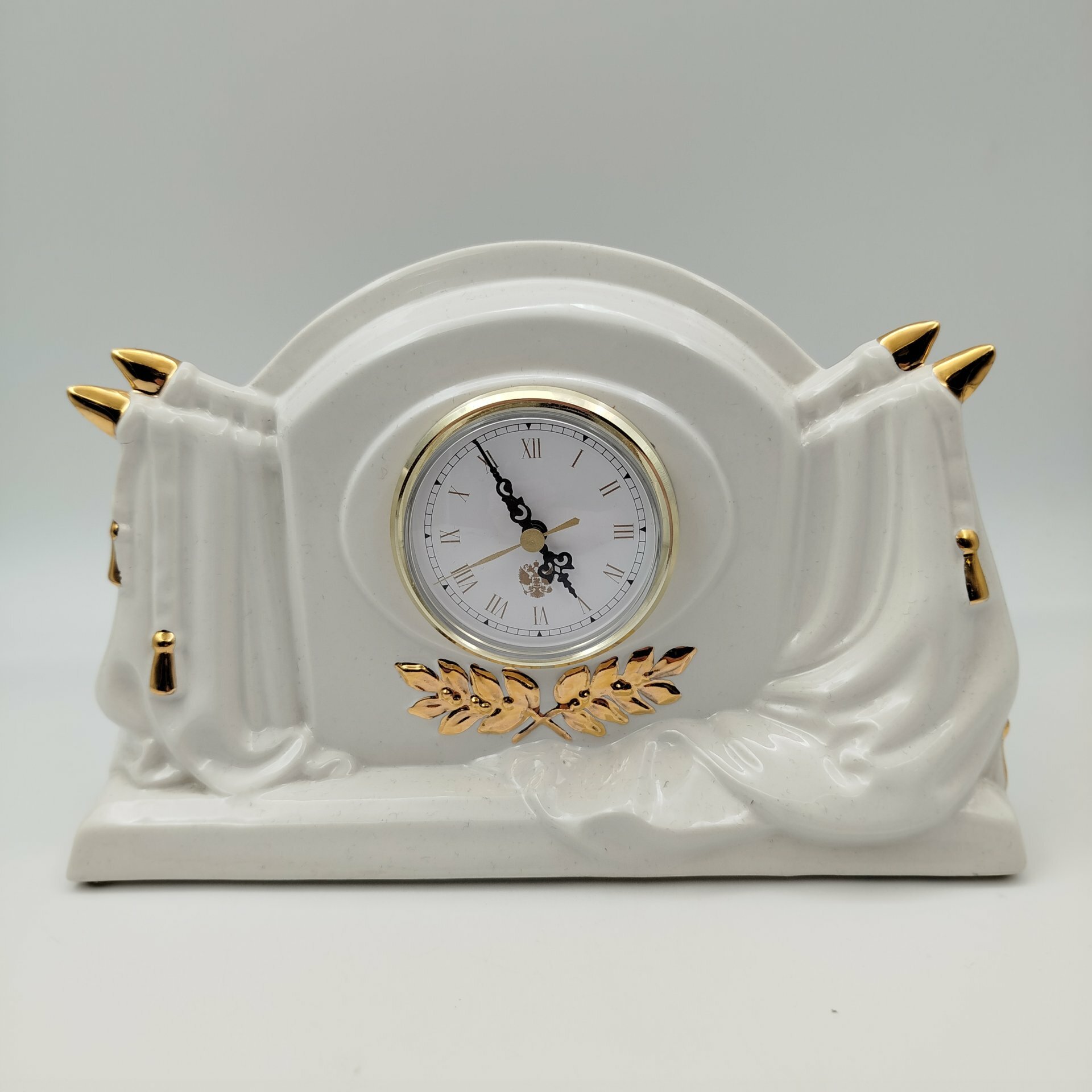 Часы настольные, выполненные в стиле ампир, Большая медведица, фарфор