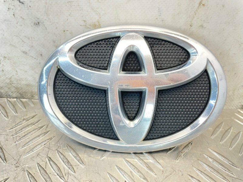Б/У эмблема Toyota Camry 2008 ACV40 2AZ-FE Перед. nв решетку радиатора, присутствует помутнение хрома 60326 TOYOTA арт. 7531...
