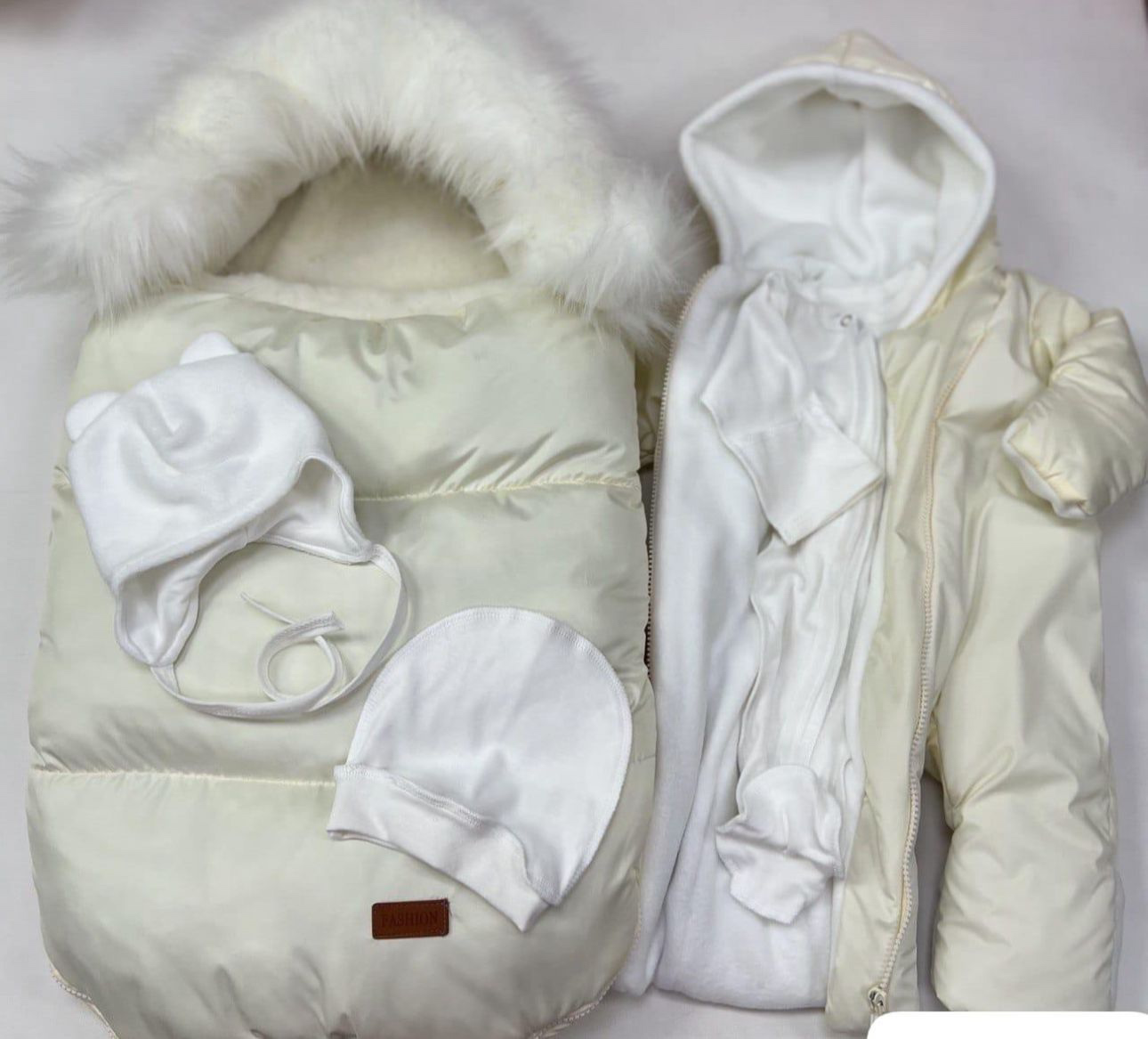 Конверт для новорожденных на выписку зимний в роддом на прогулку зимний с мехом крем брюле