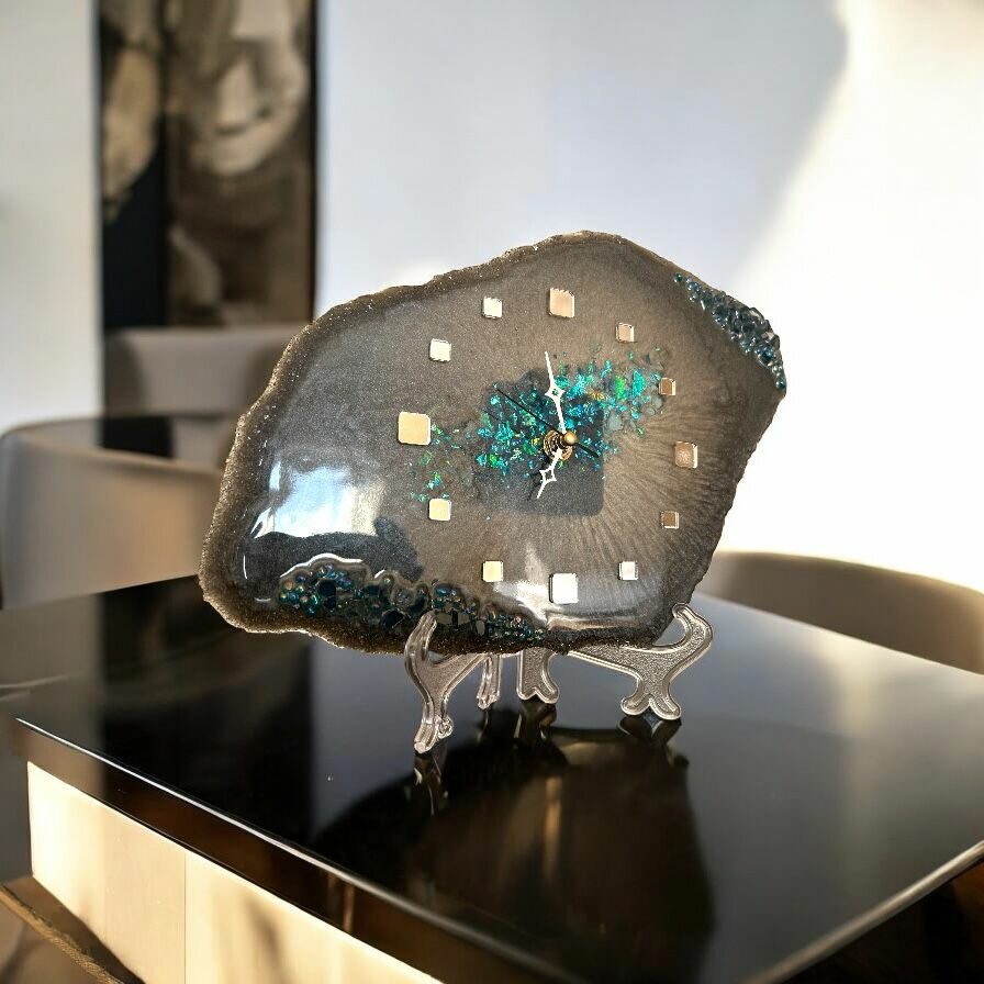 Часы настольные ручная работа из эпоксидной смолы