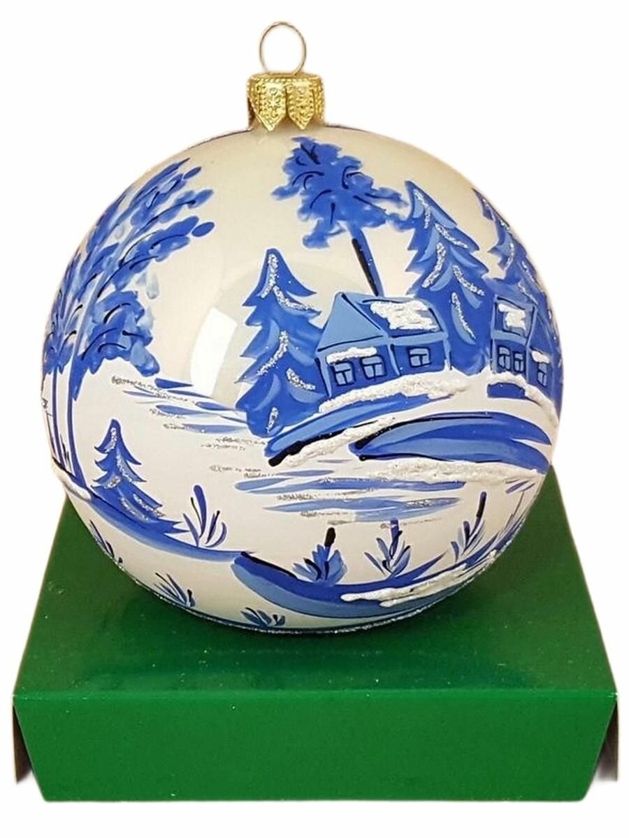 Ёлочный шар ручной работы 90 мм. Зимняя заимка, коллекционная серия "Зима", стекло. Новогодние игрушки на елку, елочное украшение, ручная роспись.