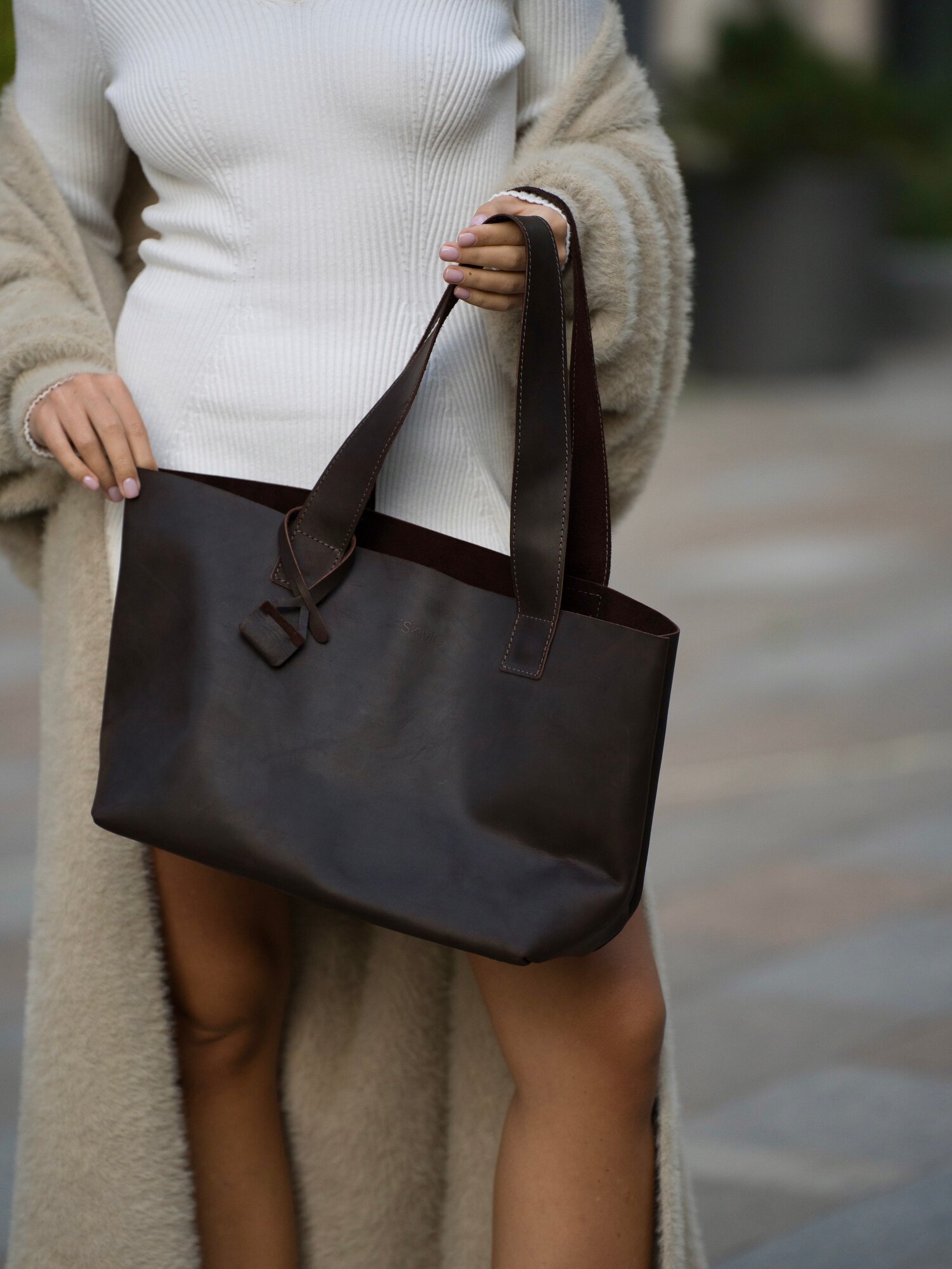 Сумка шоппер Кожаная сумка шоппер из натуральной кожи темно-коричневого / шоколадного / мокка цвета, размер M