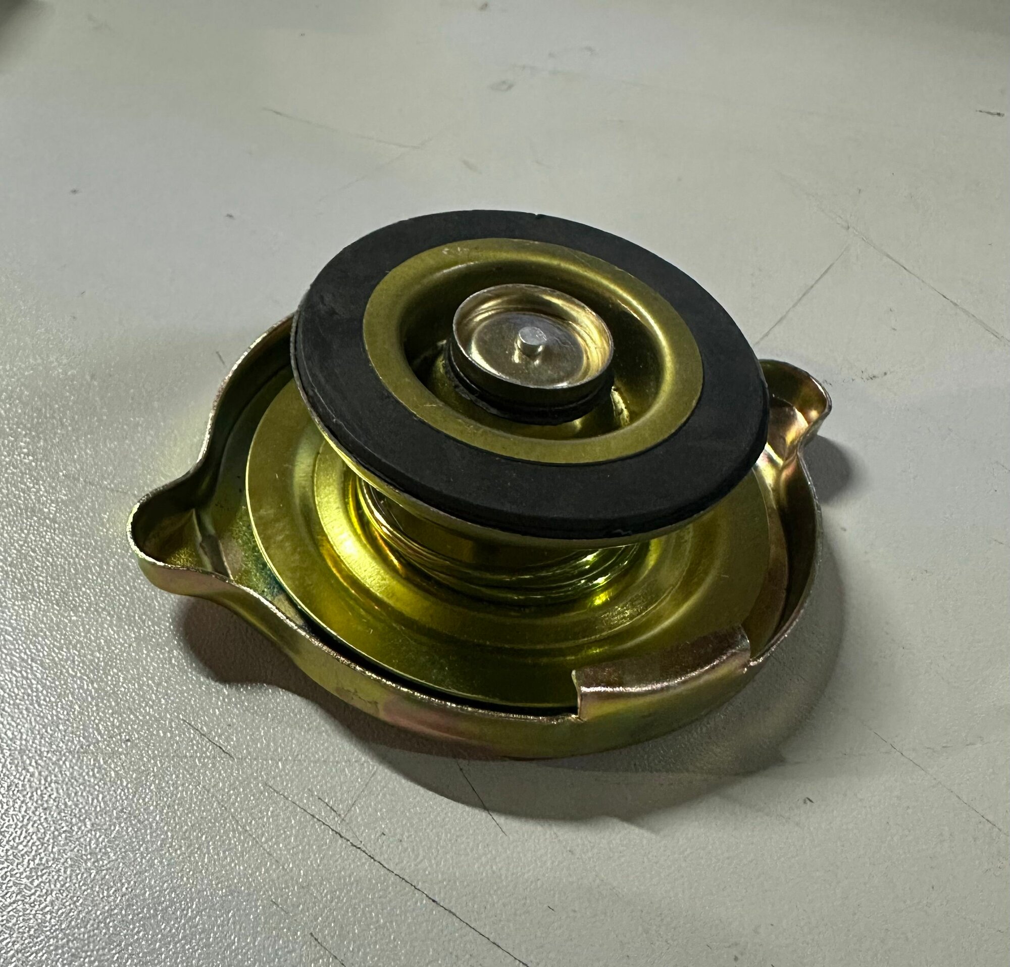 Пробка топливного бака МТЗ-82,-1221, пластиковая//арт.082-1103010