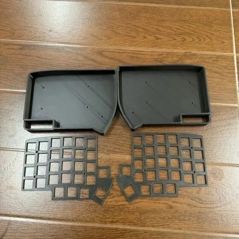 Беспроводная разделенная механическая клавиатура Lily58 no switch no keycaps, black keyboard case