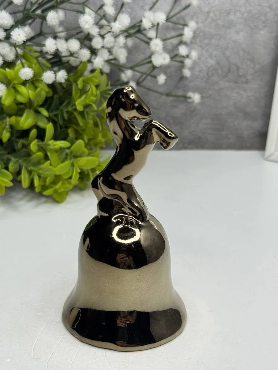 Сувенирный колокольчик лошадь символ года 2026, фарфор (цвет бронза)