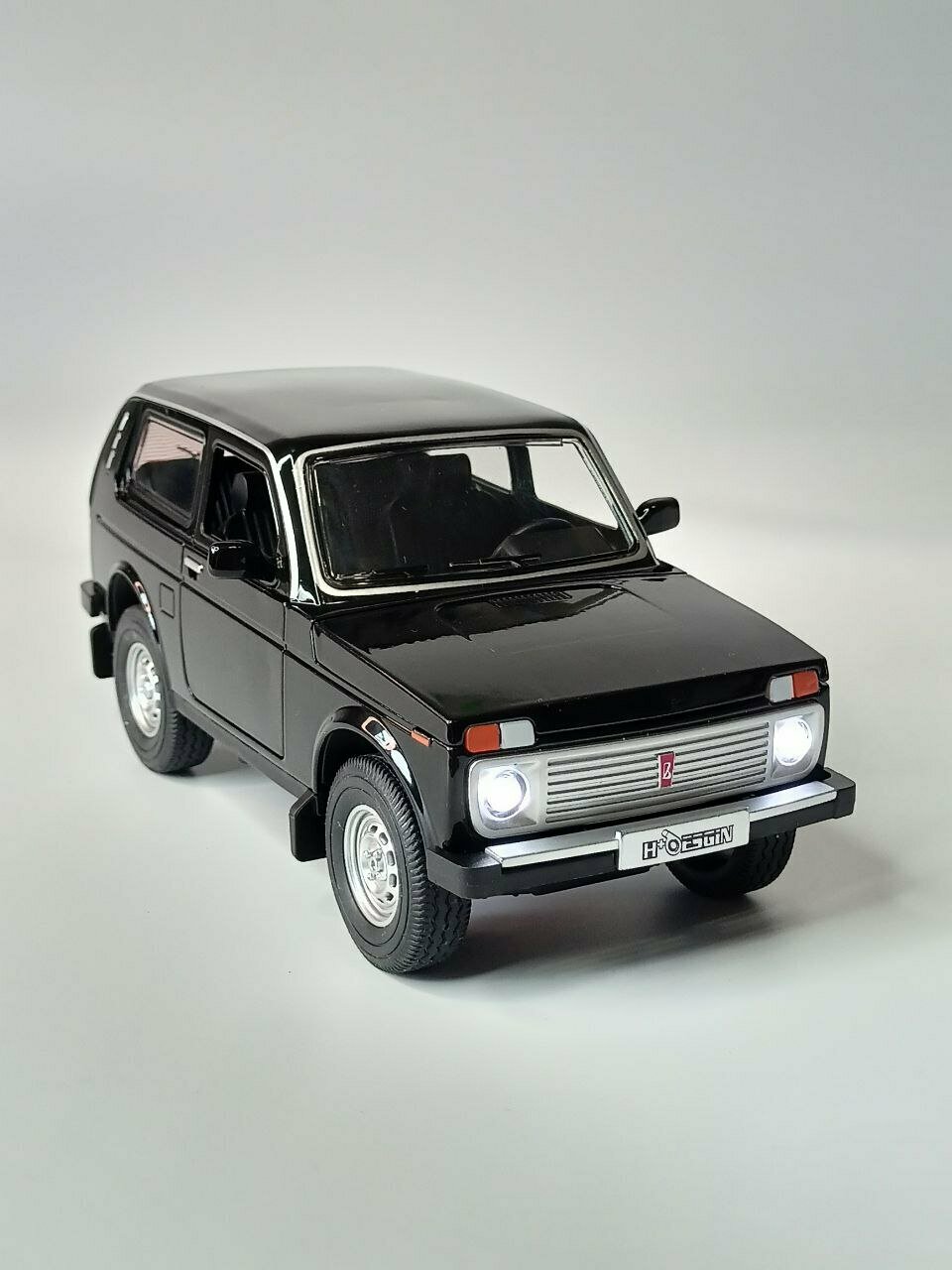 Игрушка детская машинка металлическая Нива 1:18