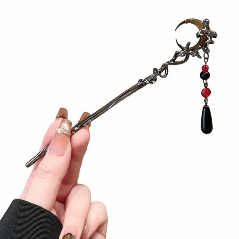 (1 шт) Шпилька для волос с кисточками "Красная луна" - черные бусины и полумесяц