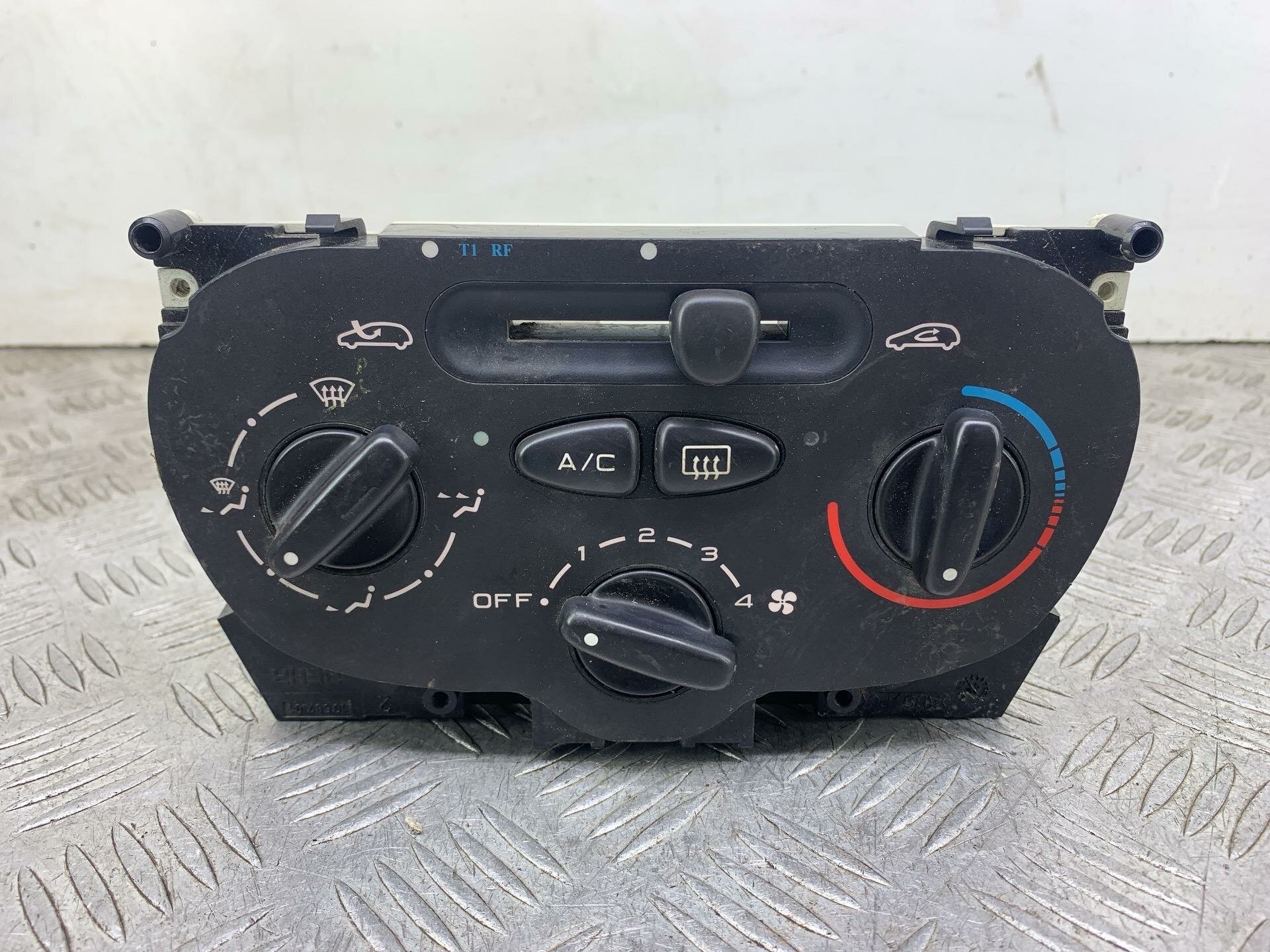 Блок управления печки/климат-контроля Peugeot 206 2000 1068901