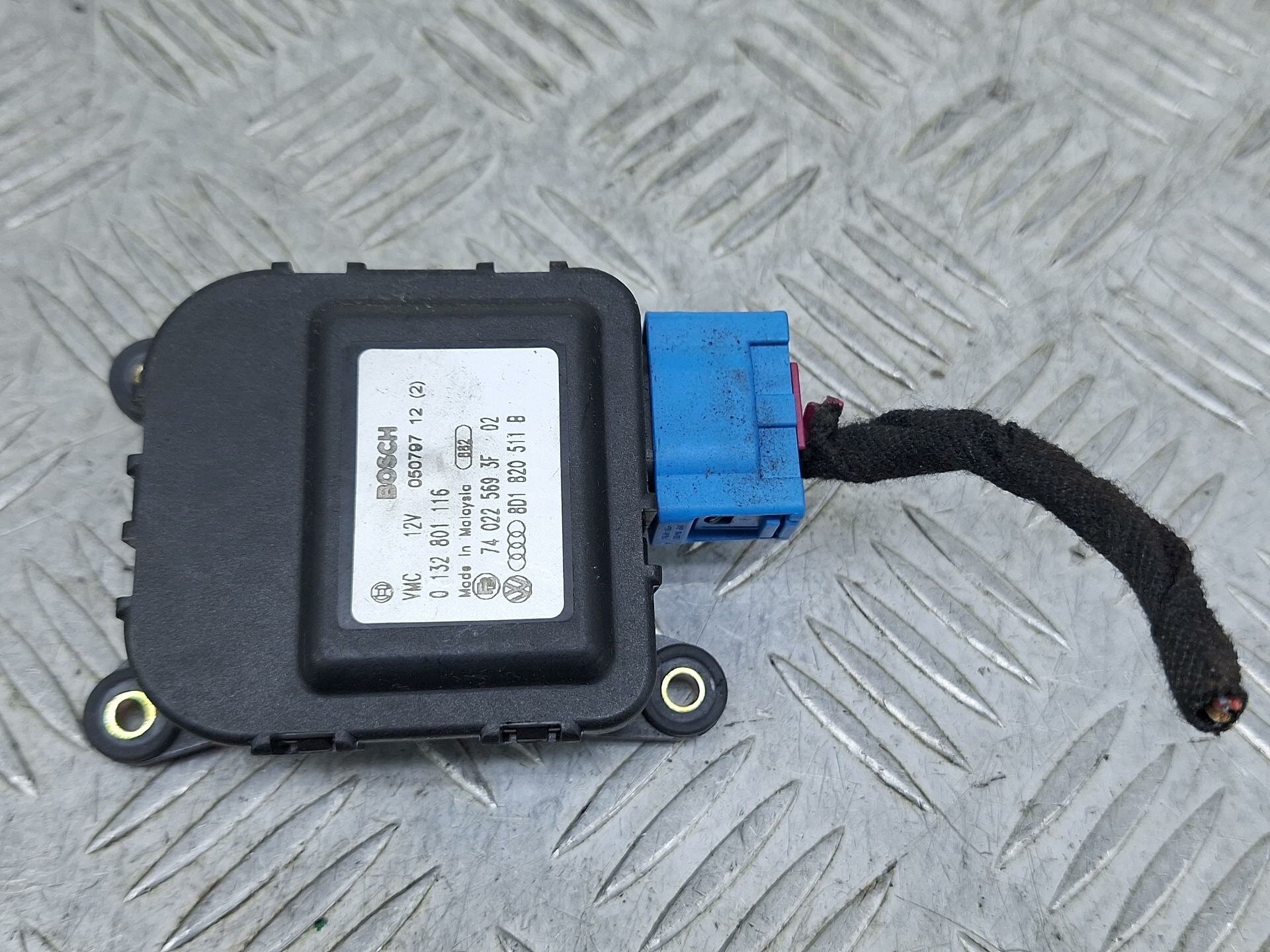 Моторчик заслонки печки Volkswagen Passat B5 (1996 - 2001) 8D1820511B