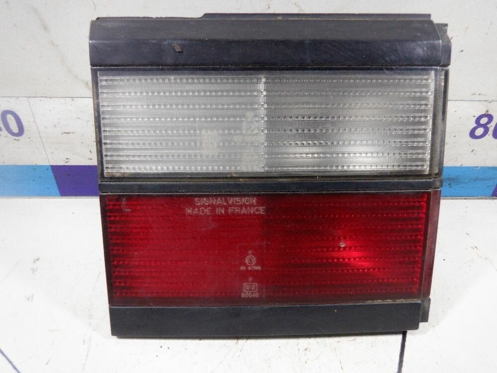 Фонарь задний внутренний левый VW Passat B3 333945107