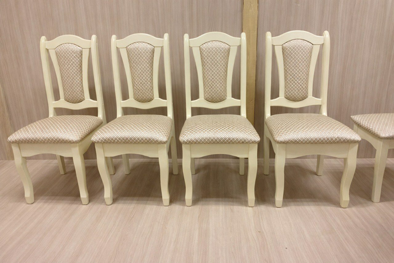4 Стула комплект , массив берёзы, мягкая спинка, высота 96см, высота сиденья 45см. крепление металл. цвет крем.