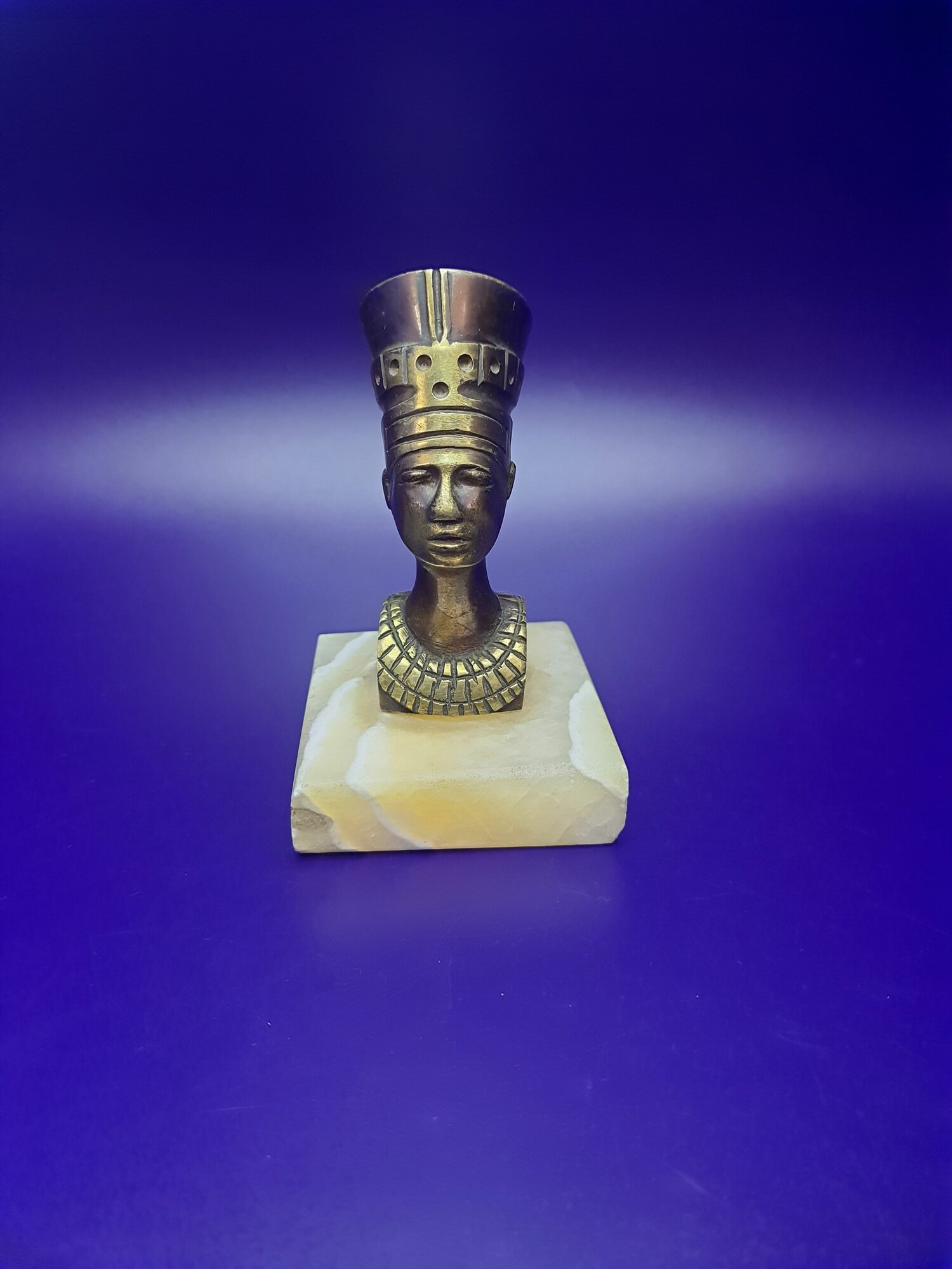 Статуэтка бюст Нефертити, бронза на каменном основании, 11см, Египет, 90е