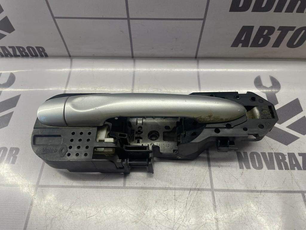 Ручка двери наружная правая Renault Fluence 10-17