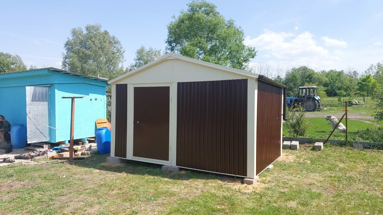 Хозблок со сборкой на блоки, 3,84м х 2,85м, дверь 1,2м х 1,9м, без пола.