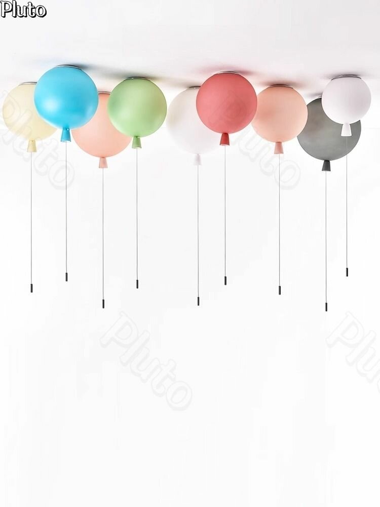 Красочная люстра из воздушных шаров