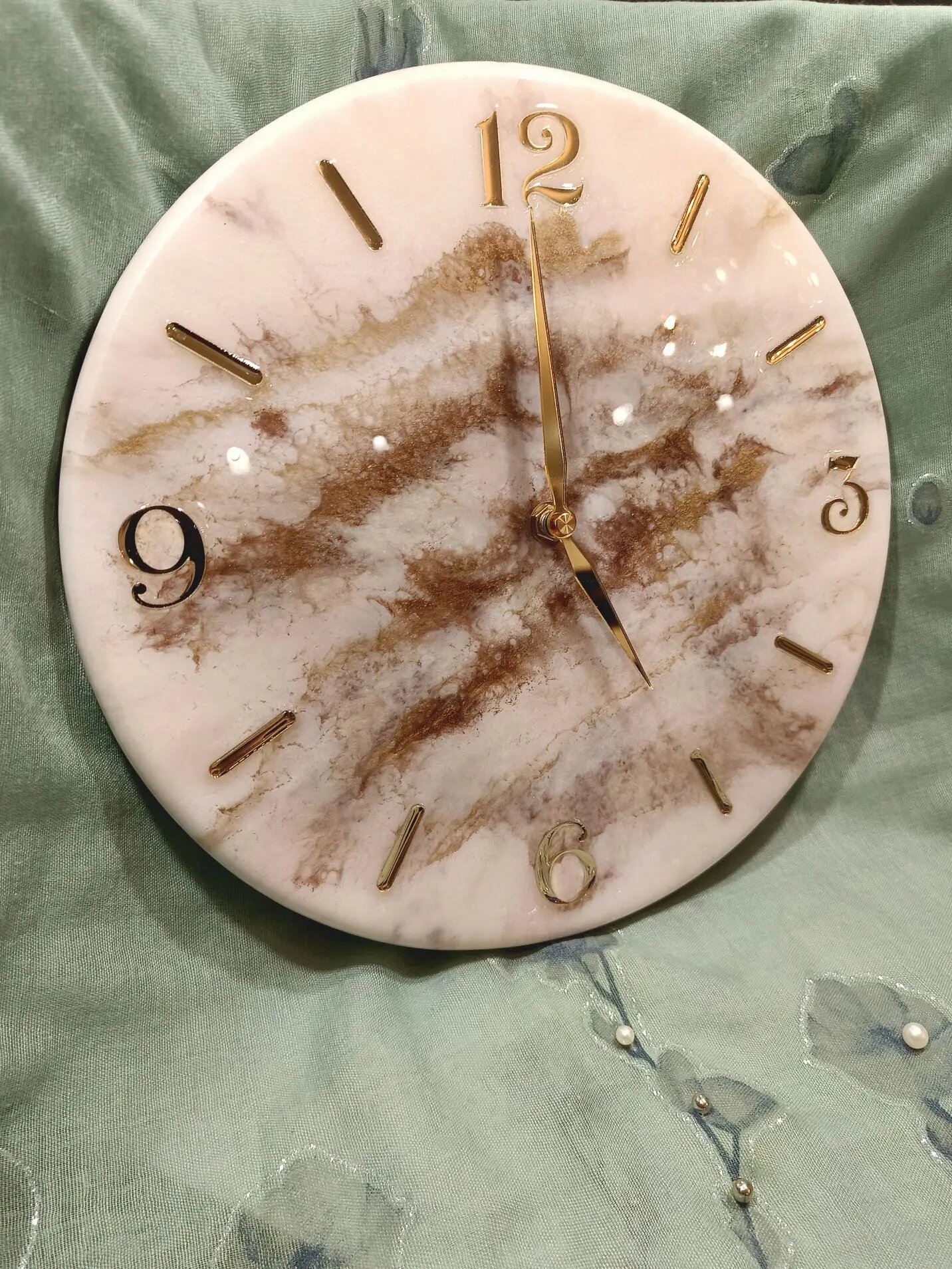 Часы настенные ручной работы из эпоксидной смолы