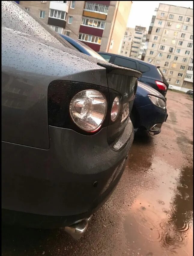 Спойлер для Volkswagen Jetta 5 в черном глянце из ABS пластика. Задний спойлер для тюнинга автомобиля. — фото 1
