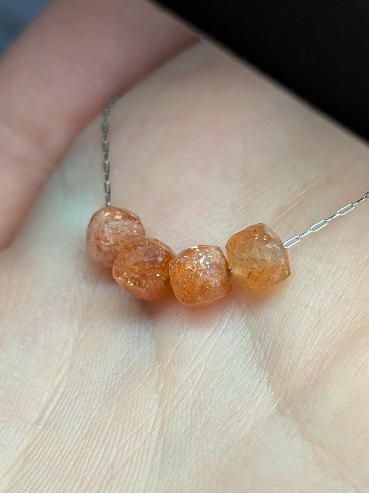 Колье, гeлиoлит