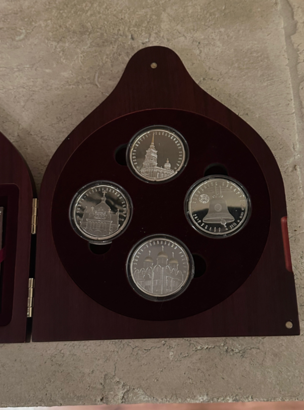 Набор серебряных монет Белоруссии 20 рублей 2010 года. Православные храмы. В подарочном футляре.