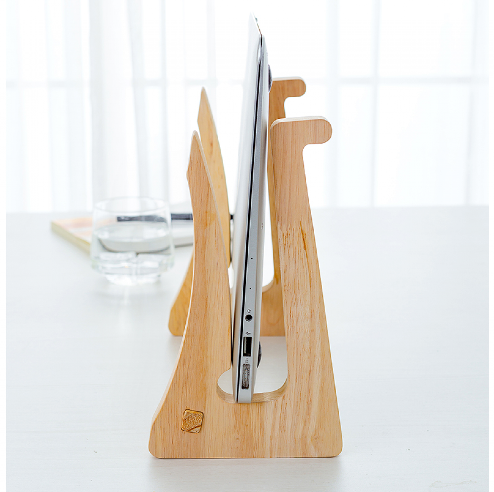 Подставка для ноутбуков и планшетов MyPads из натурального дерева до 18 мм, минималистичный дизайн