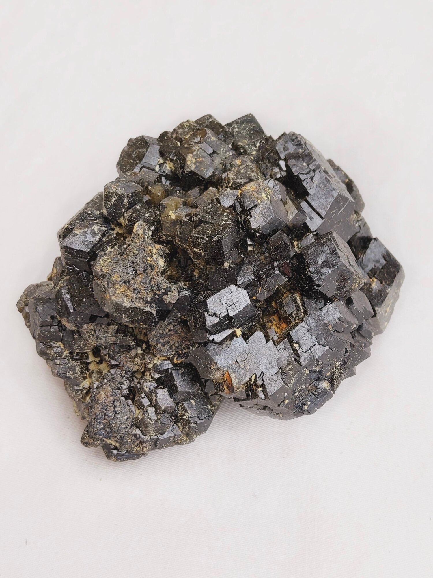 Друза натуральный камень гранат меланит(андрадит) вес 190 гр