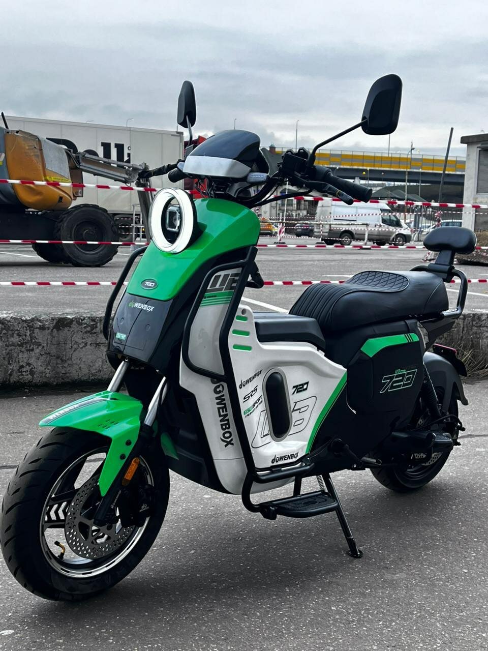 Электроскутер Wenbox U7 240W, 60V/30AH железо-фосфатный аккумулятор (LiFePo4)