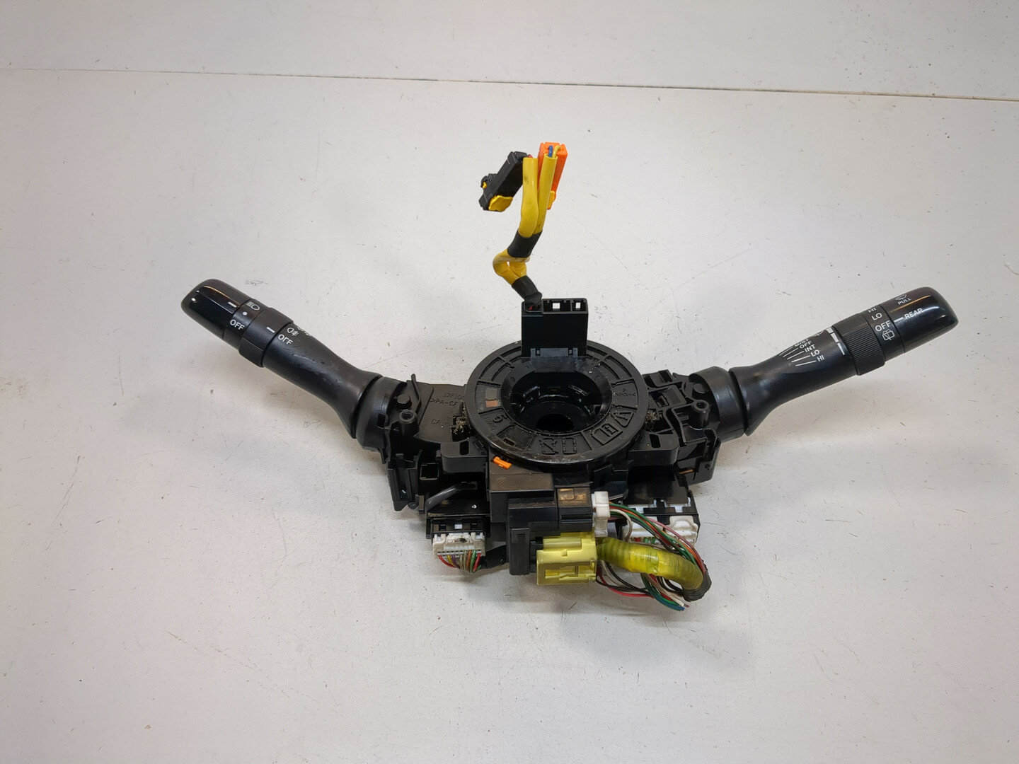 Переключатель поворотов и дворников Toyota Prius Б/У