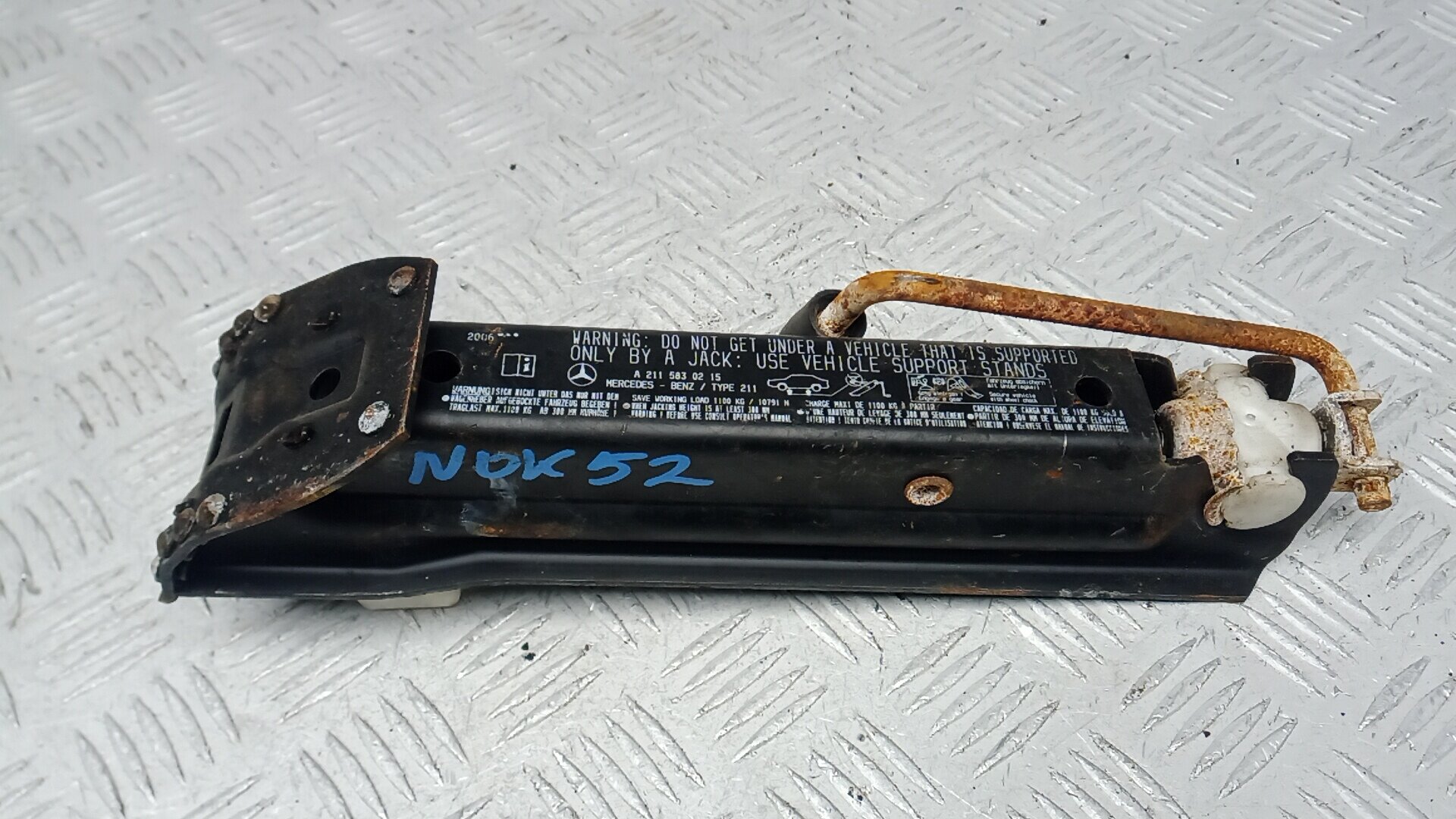 Домкрат MERCEDES BENZ E-CLASS W211