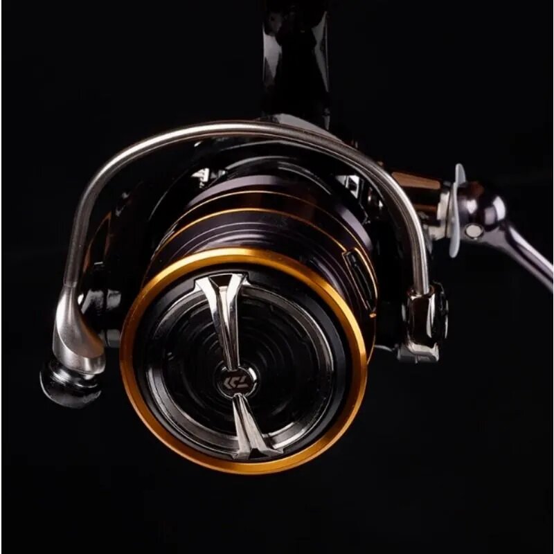Daiwa 21 Legalis LT3000-C - Безынерционная катушка для рыбалки с передаточным числом 5.3:1 — фото 1