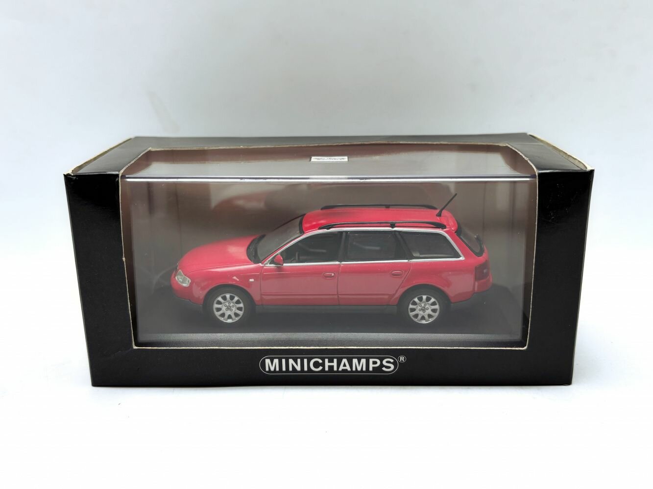 Миничампс 1/43 Audi A6 Avant модель автомобиля из литого под давлением металла