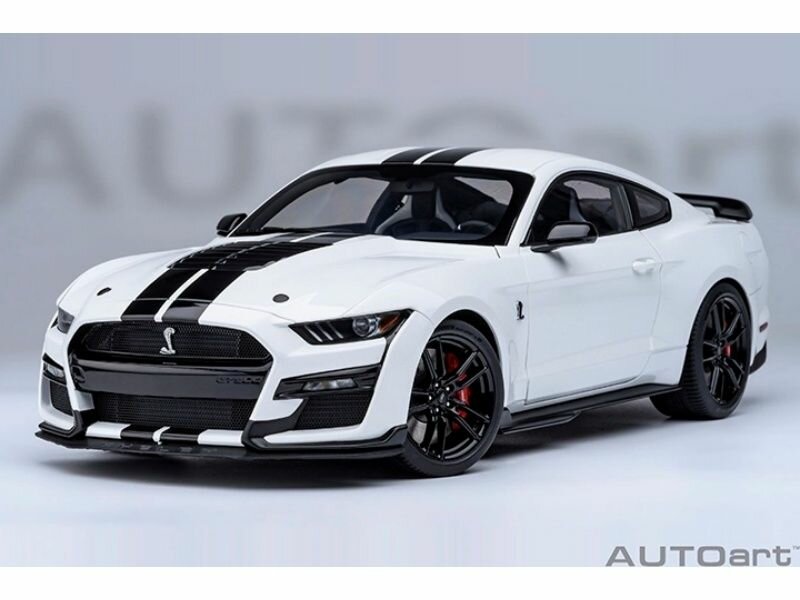 Машинка AUTOart 1/18 Ford Mustang Shelby GT500 Модель легкосплавного автомобиля