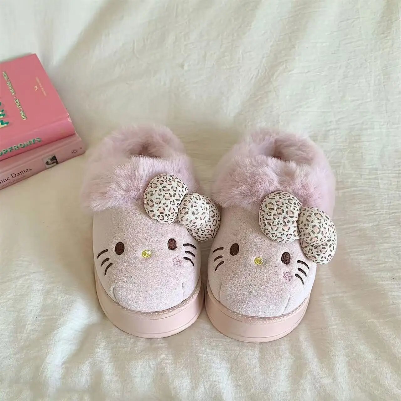 Милые плюшевые тапочки Hello Kitty с мультяшным рисунком, теплые хлопковые домашние тапочки, супермягкая домашняя обувь, подходят для осени и зимы, идеальный подарок.