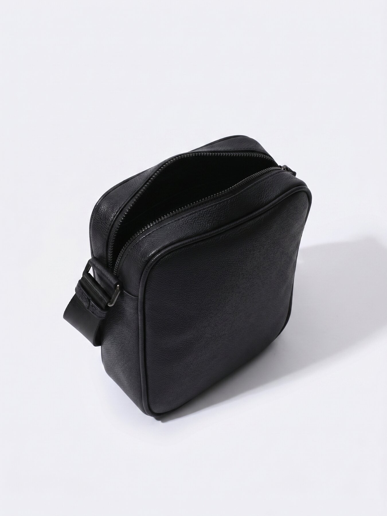 Сумка Armani Exchange, черный — фото 1