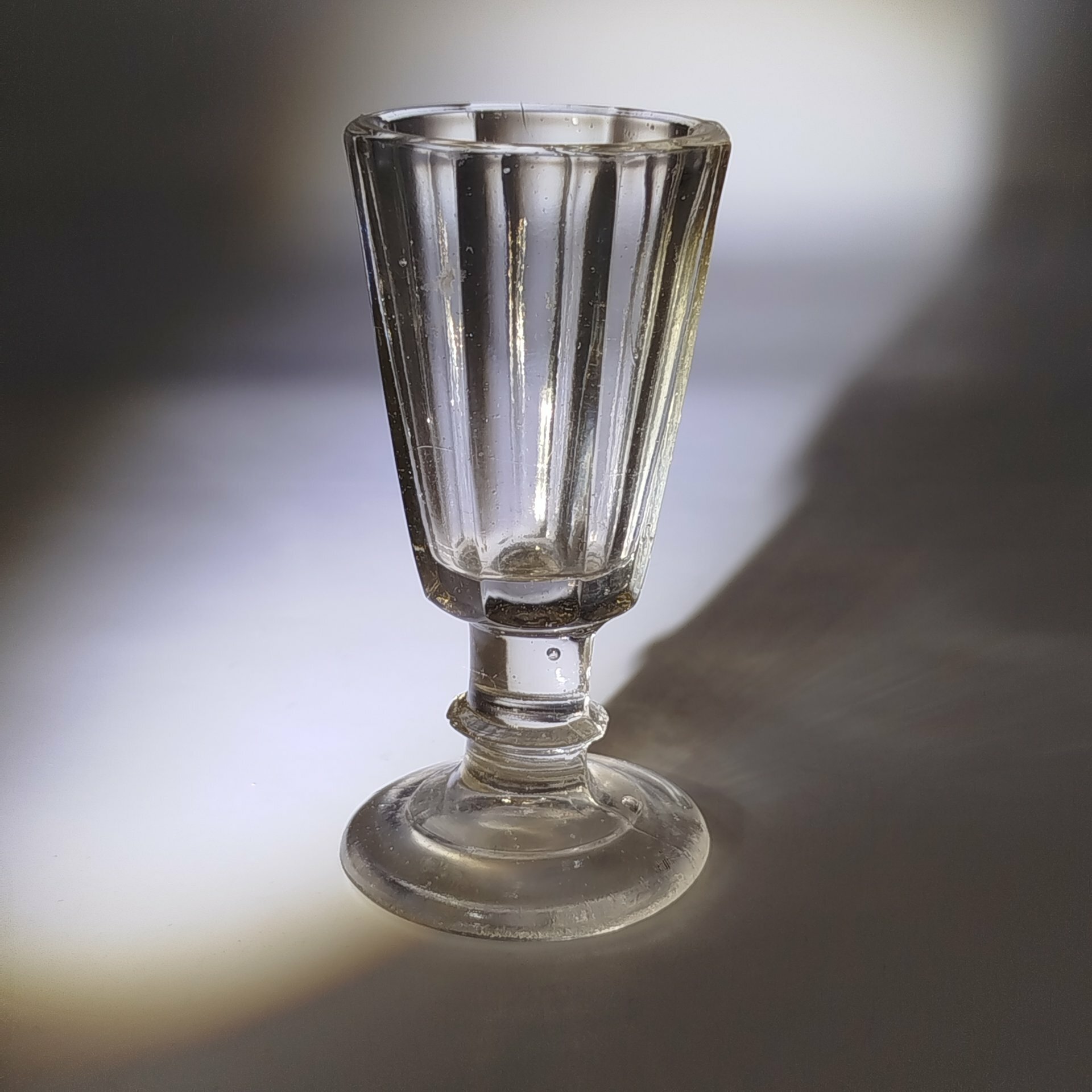 Рюмка с граненым туловом, стекло, пресс, Российская империя, 1890-1915 гг.