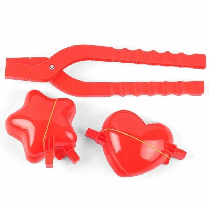 Игра в снежки со снежными игрушками-большими сердцами и звездами