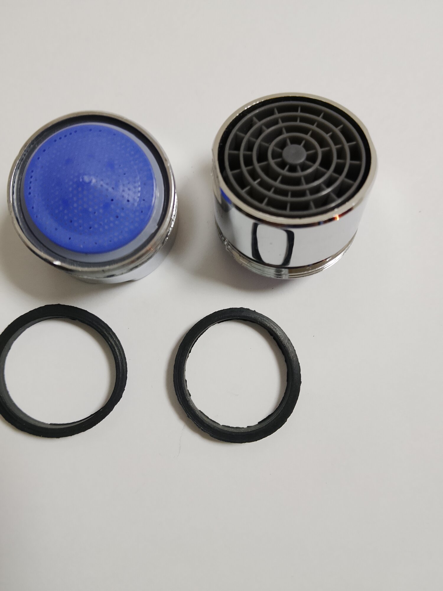 Фильтры для воды на смеситель диаметр 28 , в комплекте 2 штуки.