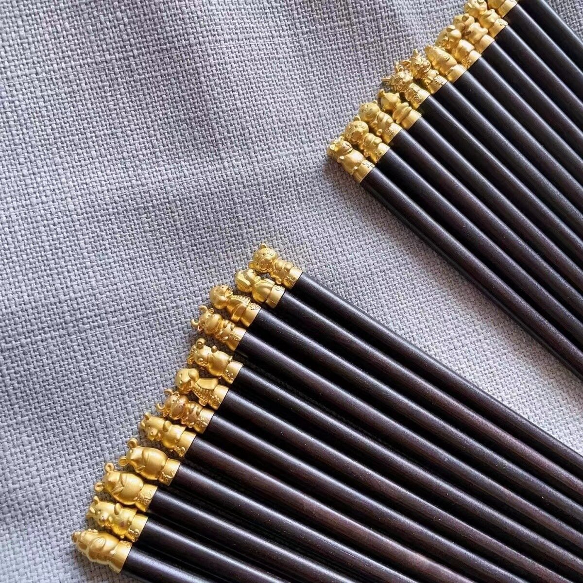 Палочки для еды из фиолетового сандалового дерева, двенадцать знаков зодиака, нескользящие, устойчивые к плесени, домашние, устойчивые к высоким температурам, не деформирующиеся