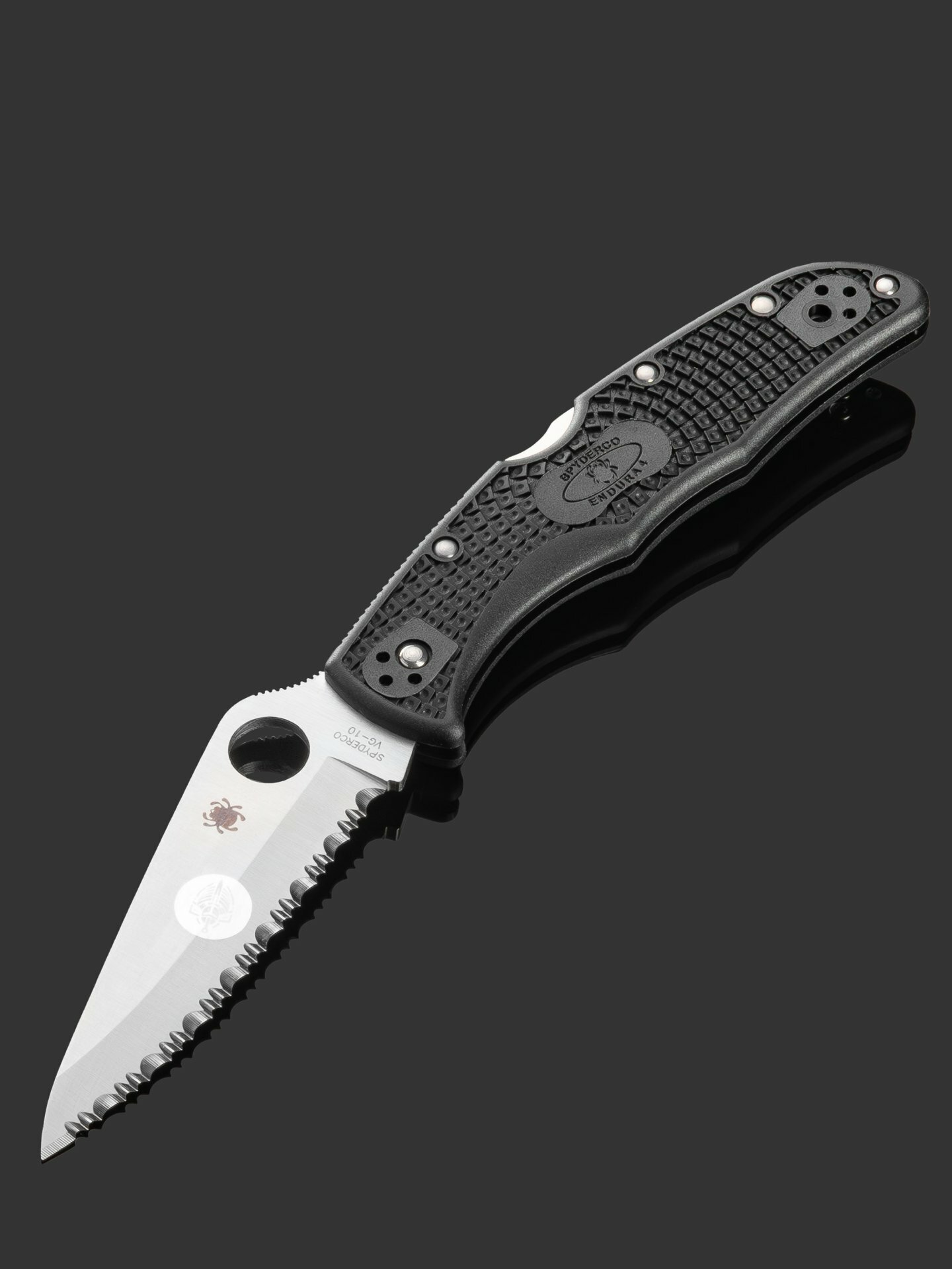 Складной нож Spyderco Endura 4 Serrated C10SBK, сталь VG-10, рукоять Black FRN