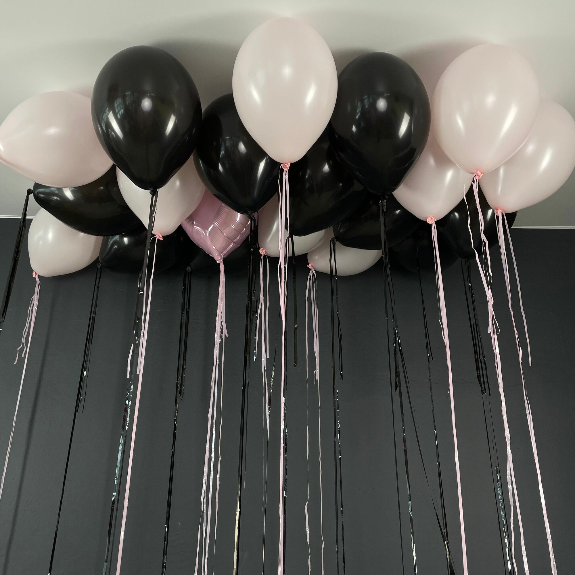 Набор шаров под потолок черно-розовые, шары с гелием, шары на праздник