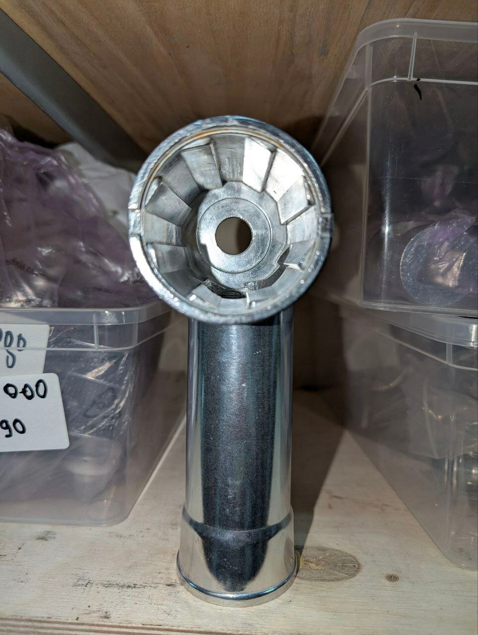 Корпус шнека мясорубки фиксатор сбоку