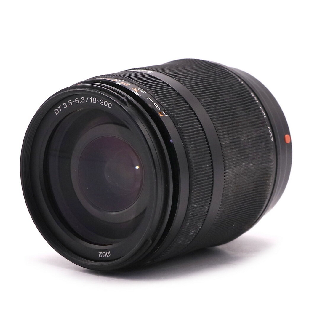 Зум-объектив Sony 18-200mm f/3.5-6.3 DT (SAL18200)
