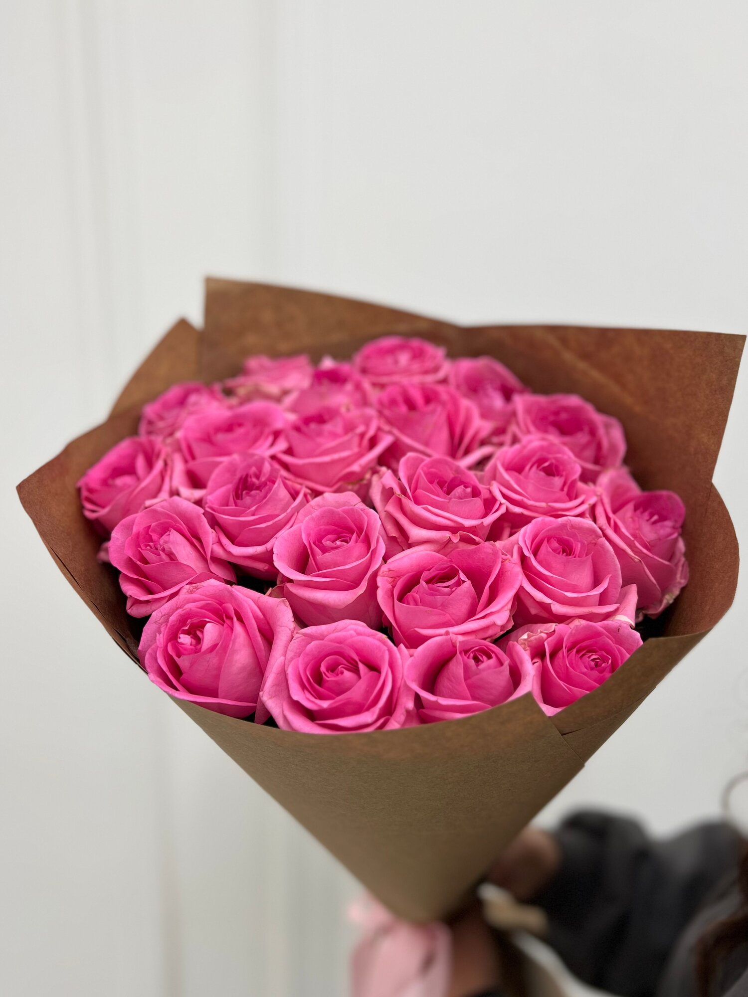 Гламелия цветы Нежный Акцент: монобукет из 21 розы Revival в крафте – купить свежие цветы с доставкой в Москве