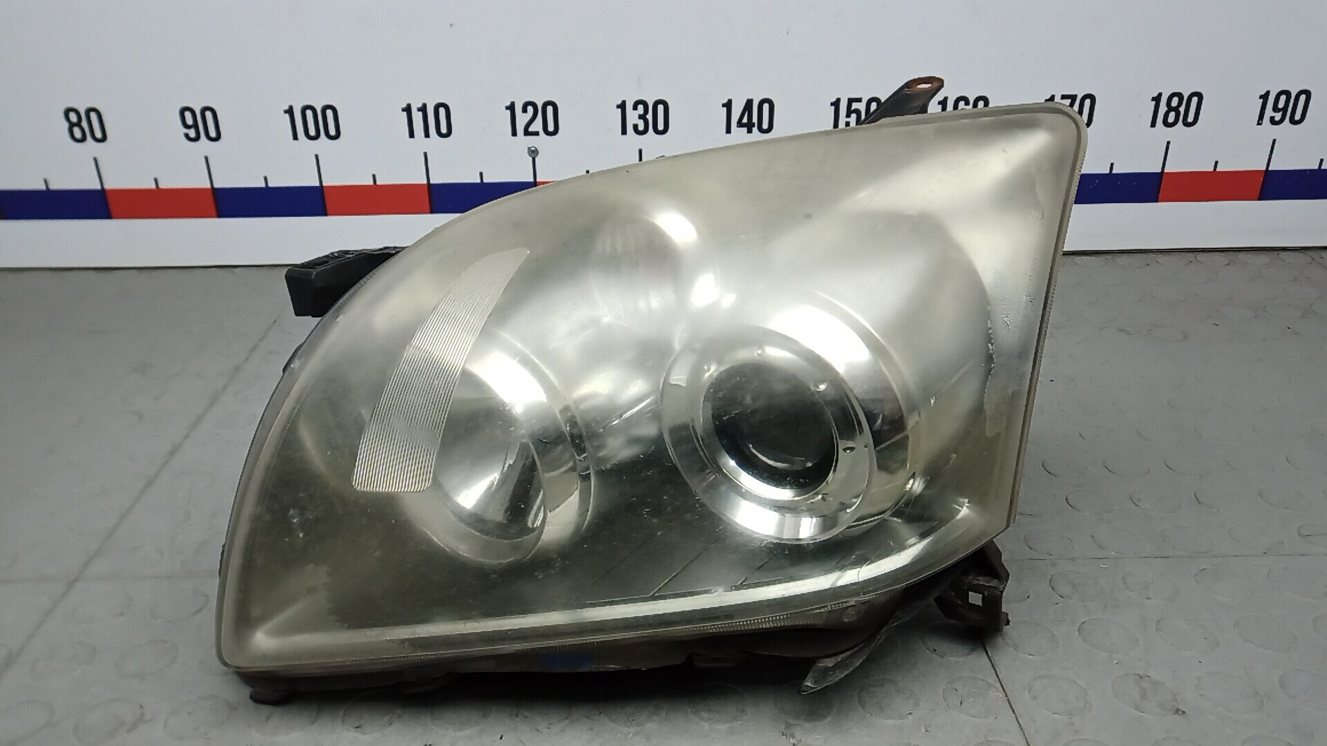 Фара левая TOYOTA AVENSIS T25