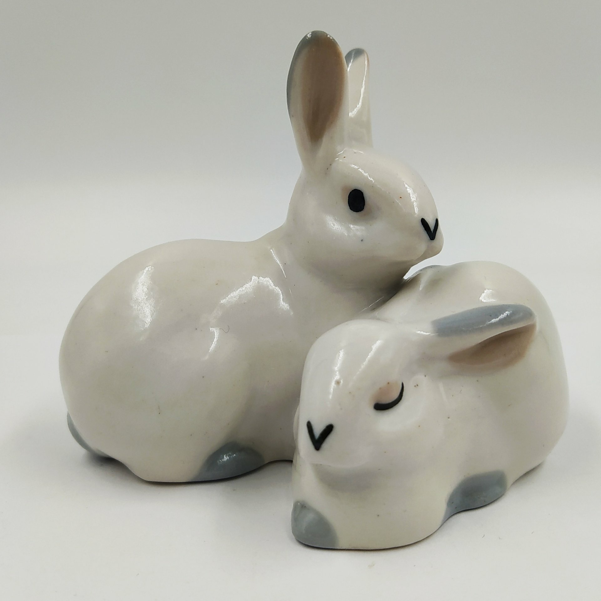 Статуэтка «Зайцы», фарфор, роспись, Артель «Прогресс», СССР, 1950-1960 гг.