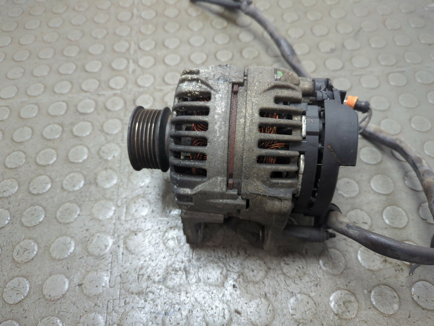 Генератор Volkswagen Golf 4 Б/У