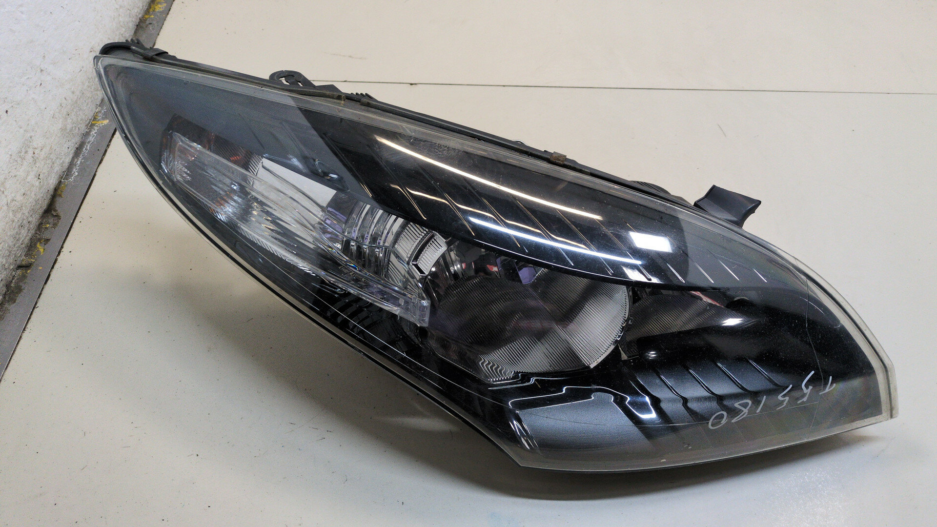 Фара (передняя) правая Renault Megane 3 Б/У