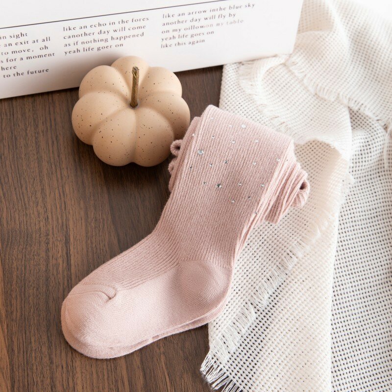 Новые осенние игривые колготки для девочек с узором в виде звездных ромбов, не скатываются, прочные, удобные, милые и универсальные для повседневной носки.