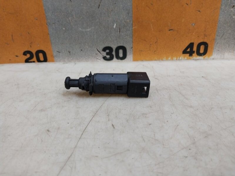 Б/У Датчик включения стопсигнала Renault Symbol 2002 494889 RENAULT арт. 7700414986